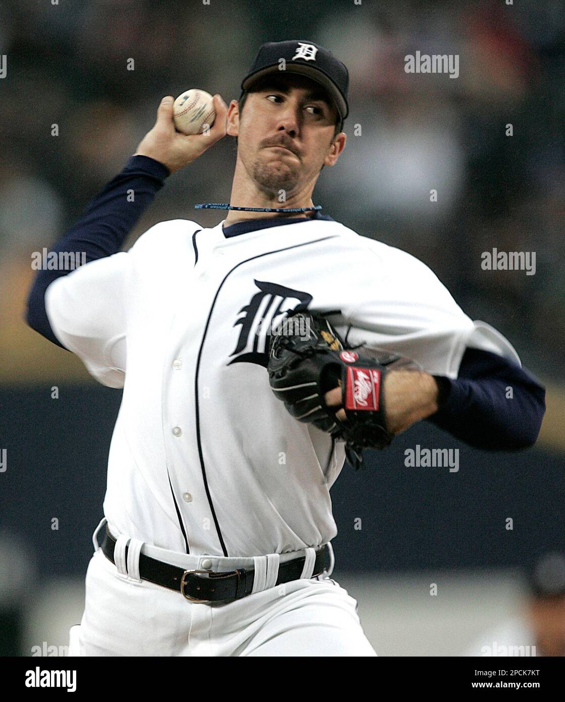 Detroit Tigers pitcher Justin Verlander throws against the Los Angeles ...