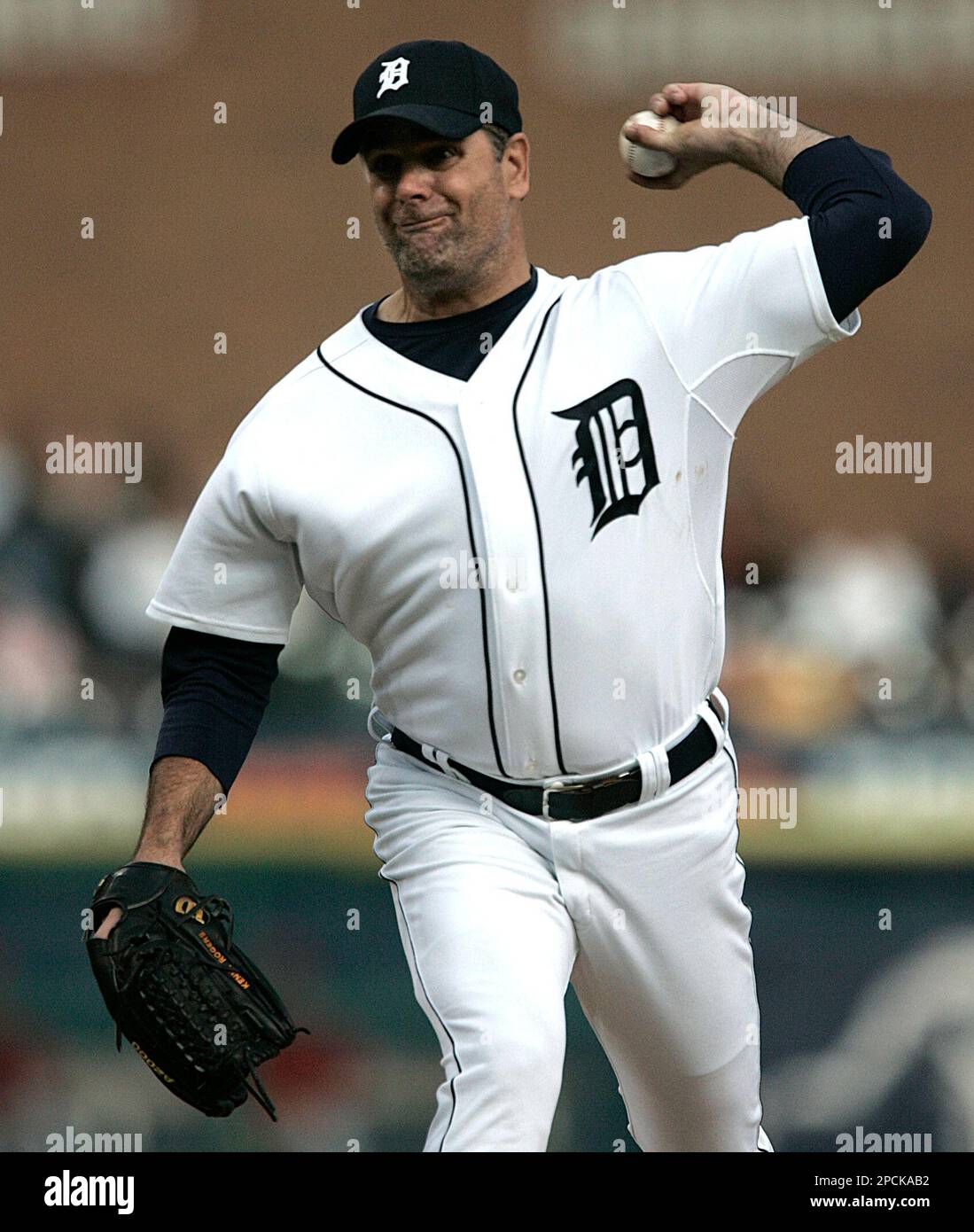 Detroit Tigers pitcher Kenny Rogers throws against the Los Angeles ...