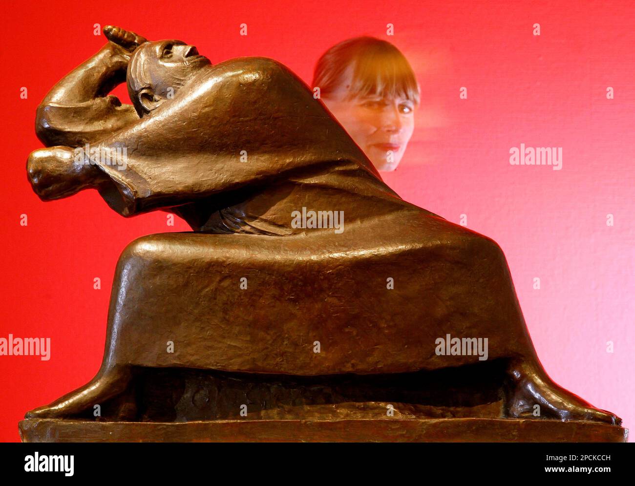 Blick auf die Bronzeskulptur "Der Berserker" (1910) von Ernst Barlach ...