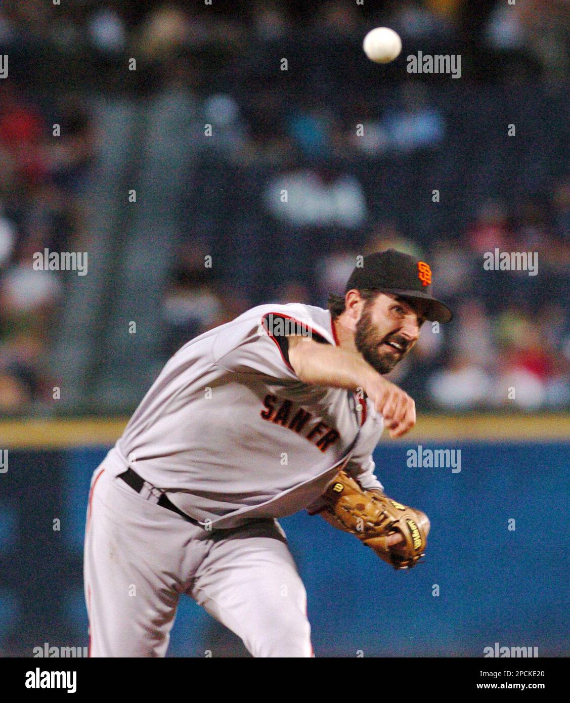 San Francisco Giants starter Matt Morris delivers to the Atlanta Braves ...