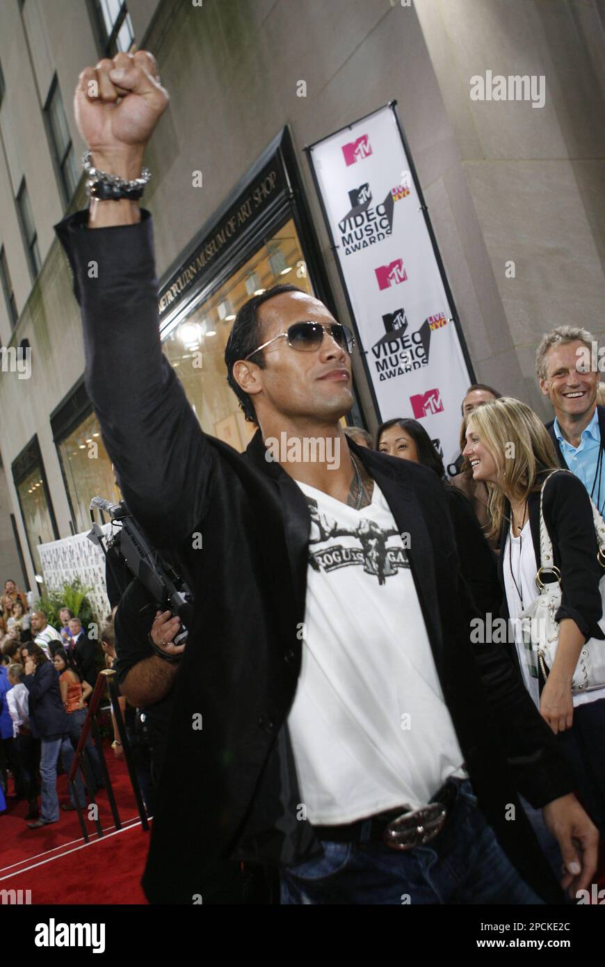 Dwayne 'The Rock' Johnson arrives at the 2006 MTV Video Music Awards in ...