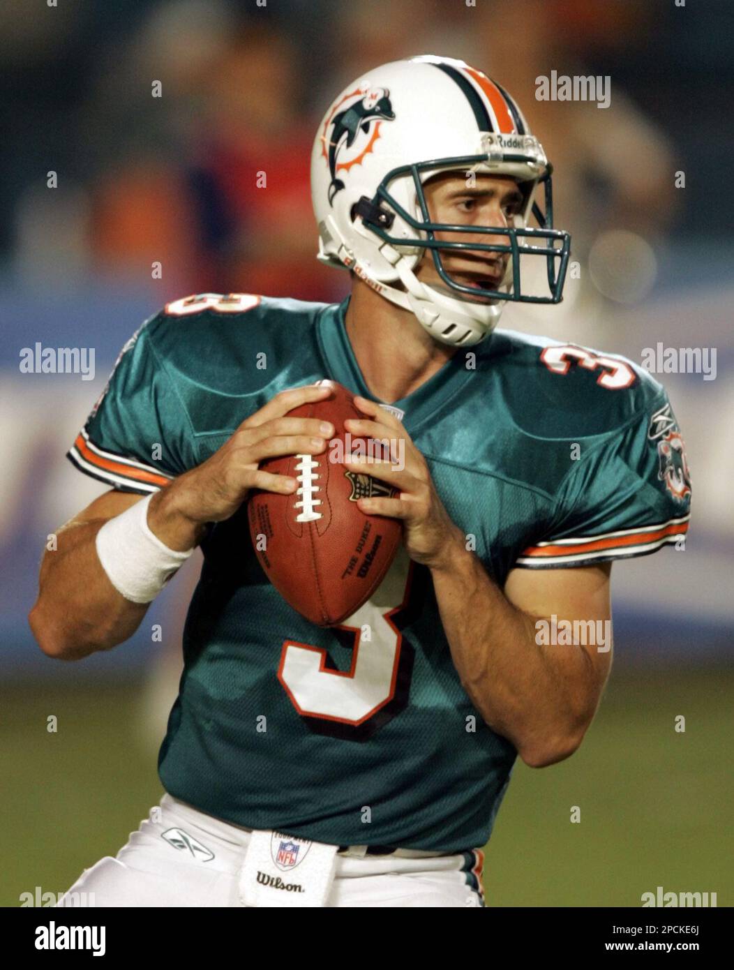 Miami Dolphins quarterback Joey Harrington drops back to pass during ...