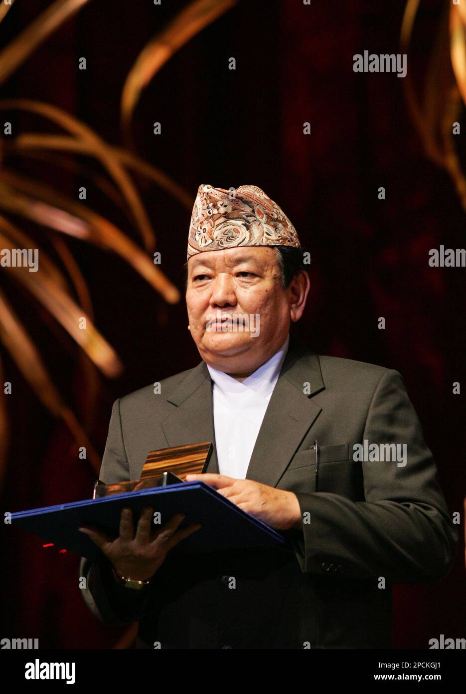 Sanduk Ruit of Nepal , this year's Ramon Magsaysay awardee for Peace ...
