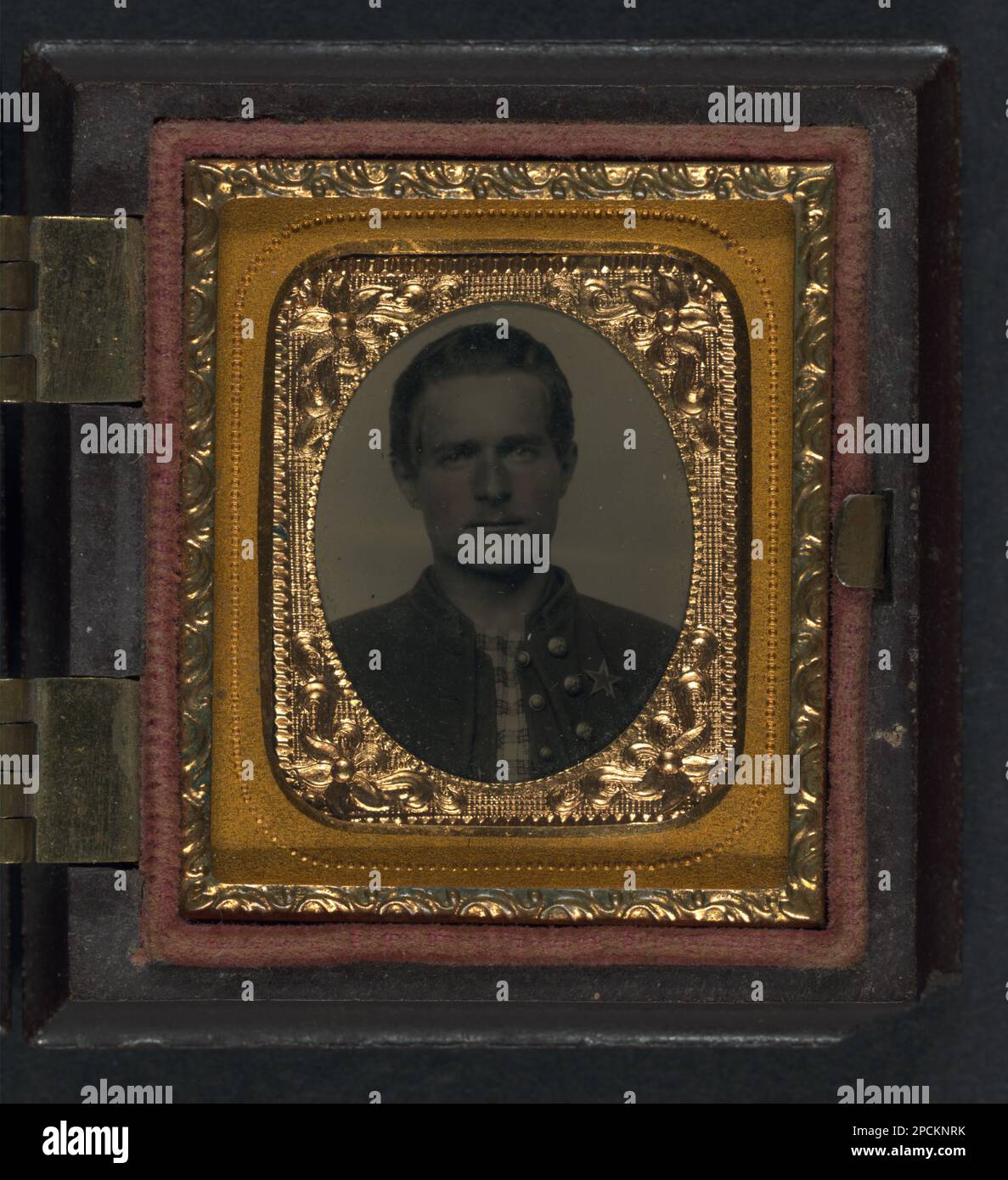 Unidentified soldier in Union uniform with star-shaped 12th Corps badge ...