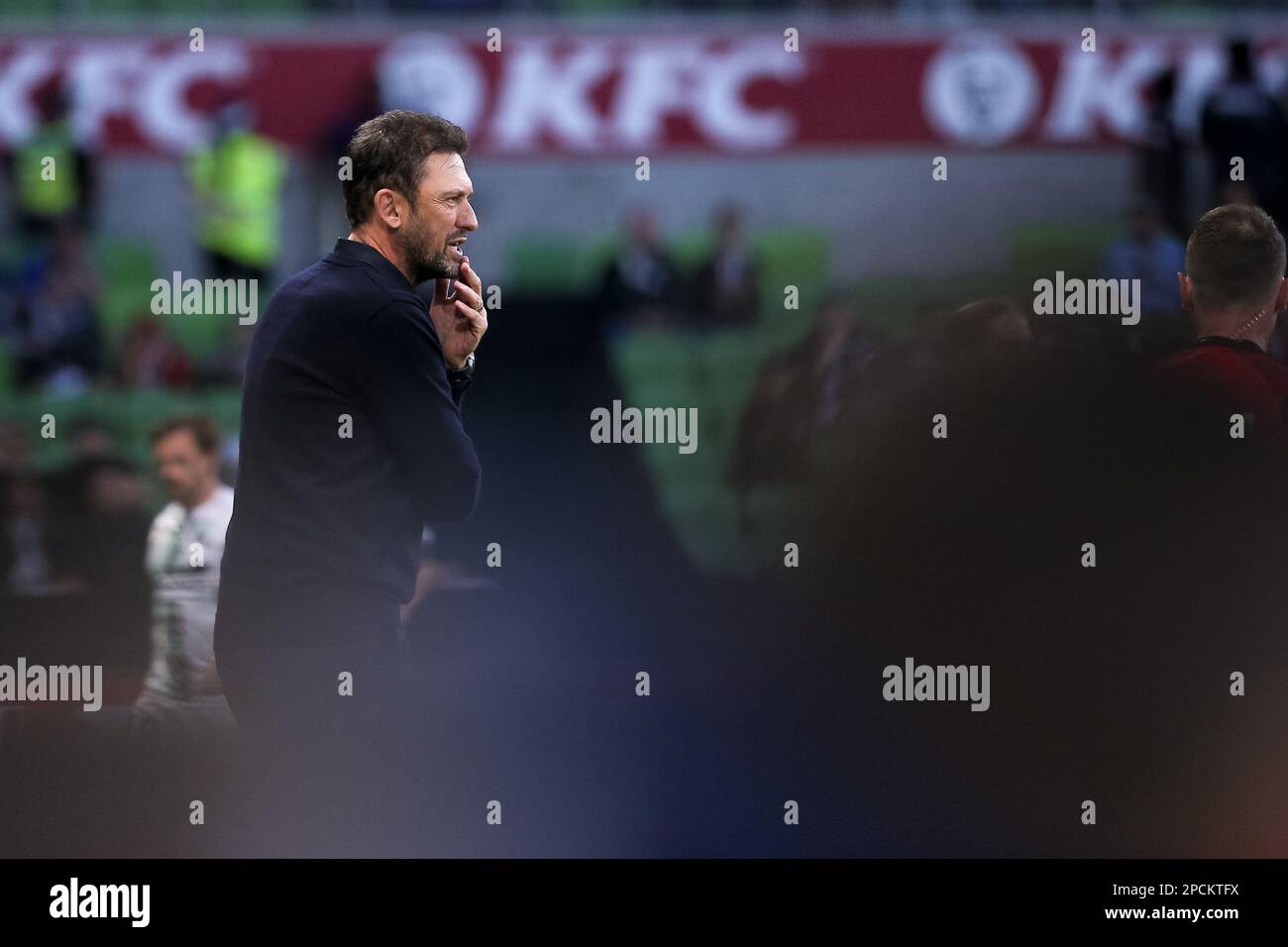 Melbourne victory head coach tony popovic hi-res stock photography and ...