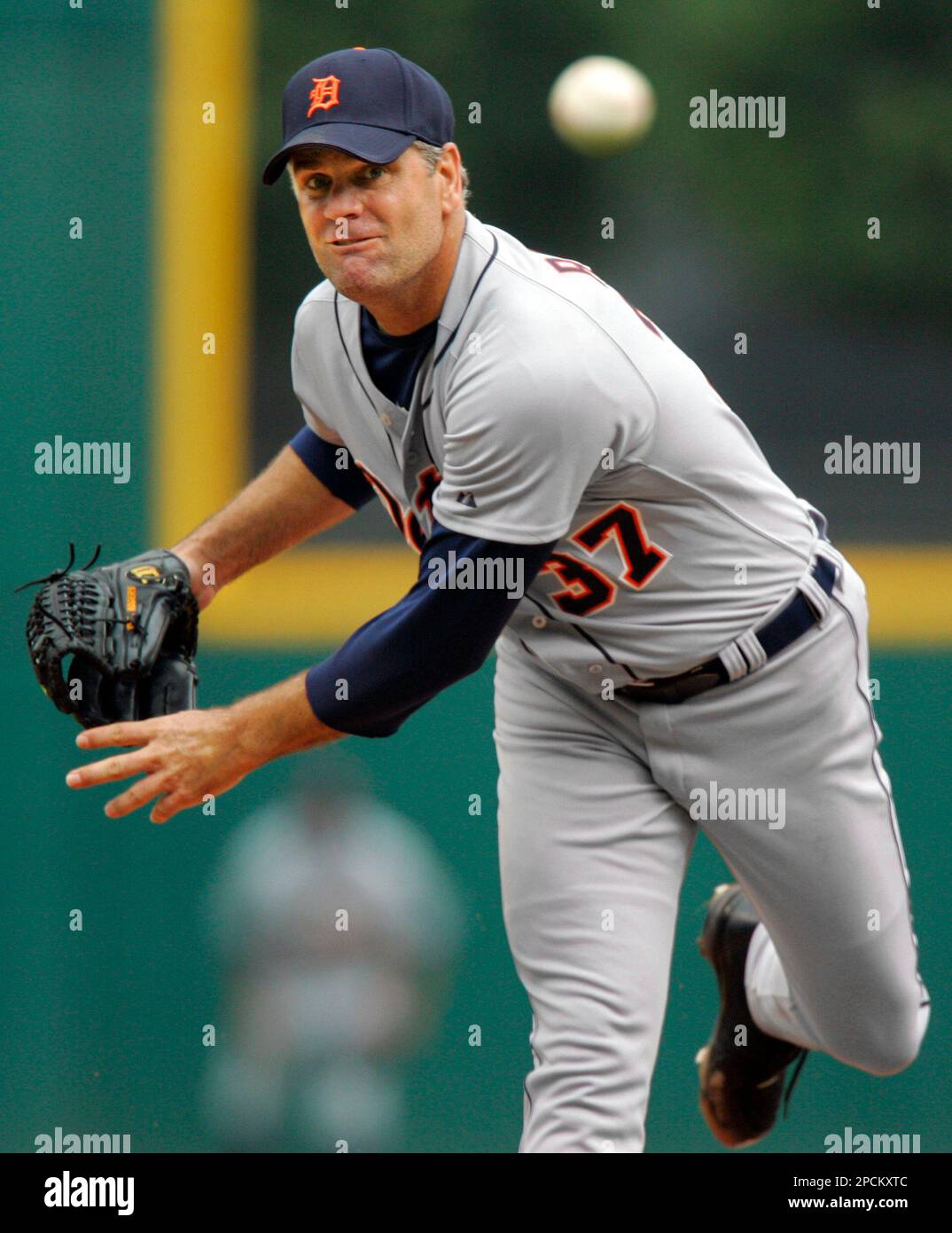 Detroit Tigers' Kenny Rogers pitches to Cleveland Indians' Jason ...
