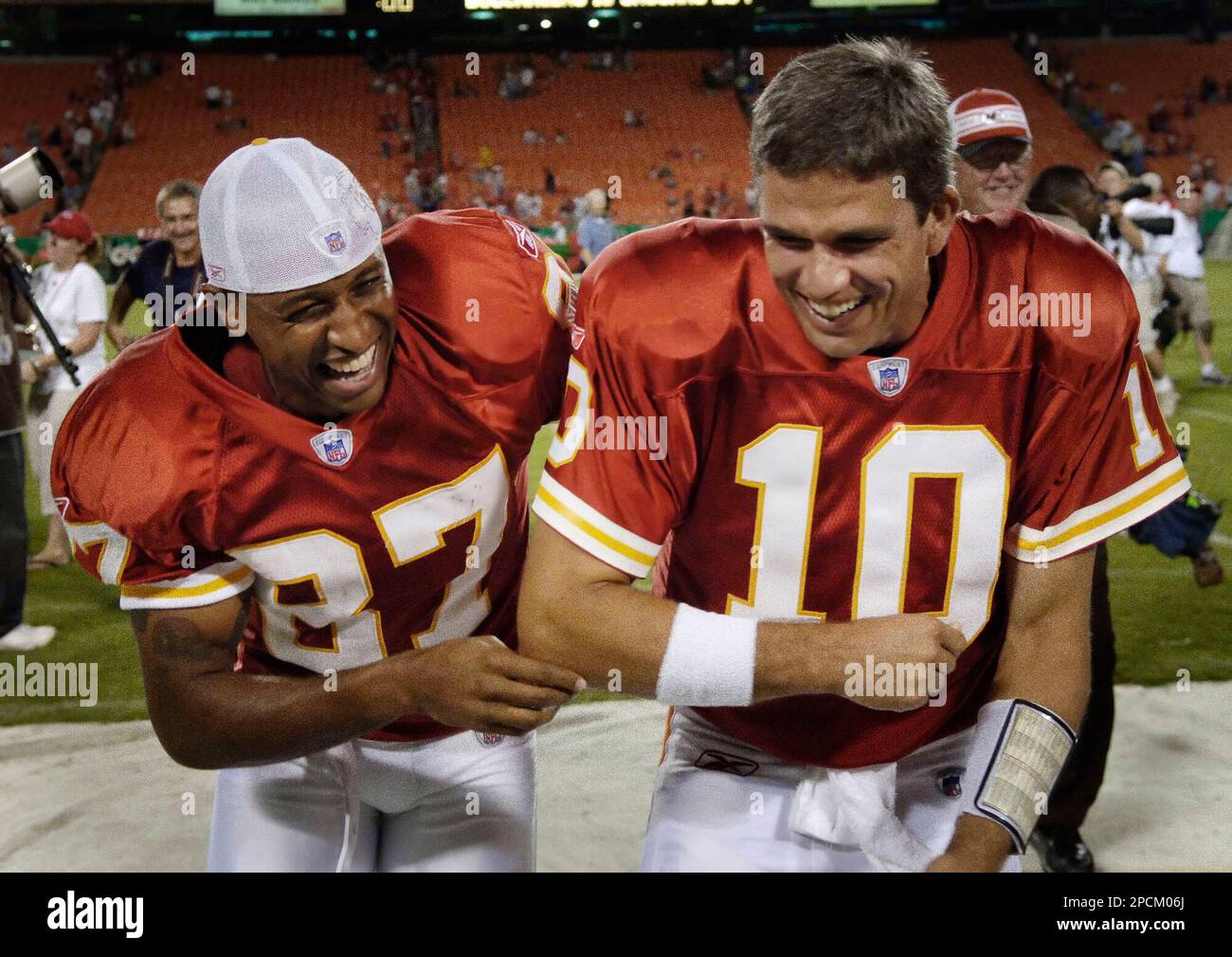 Kansas City Chiefs quarterback Trent Green (10) and wide receiver Eddie ...