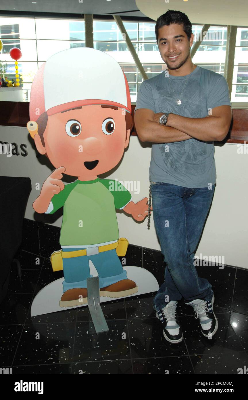 Wilmer Valderrama poses at the premiere for "Handy Manny" Saturday, Aug ...