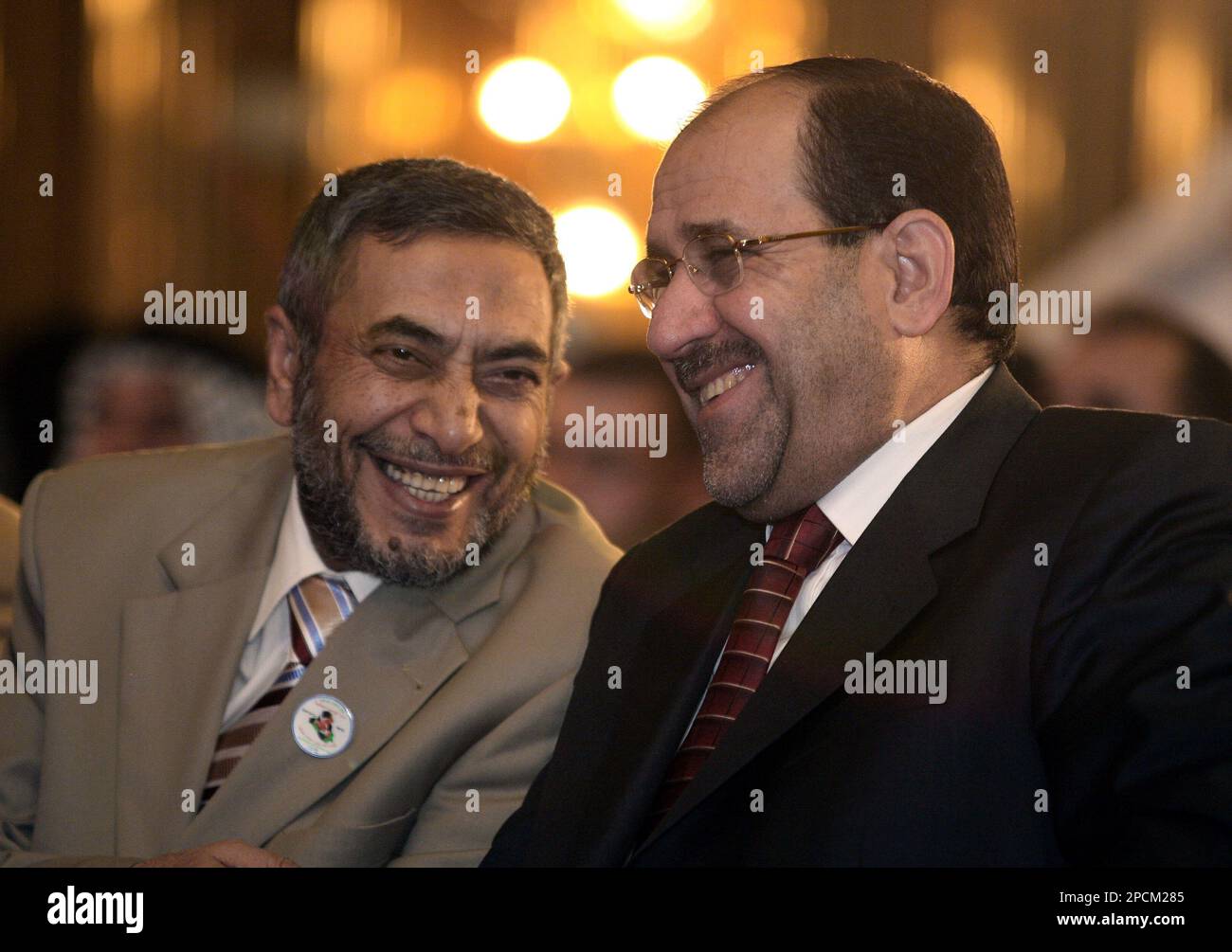 Iraqi parliament speaker Mahmoud al-Mashadni, left, talks to Iraq's ...