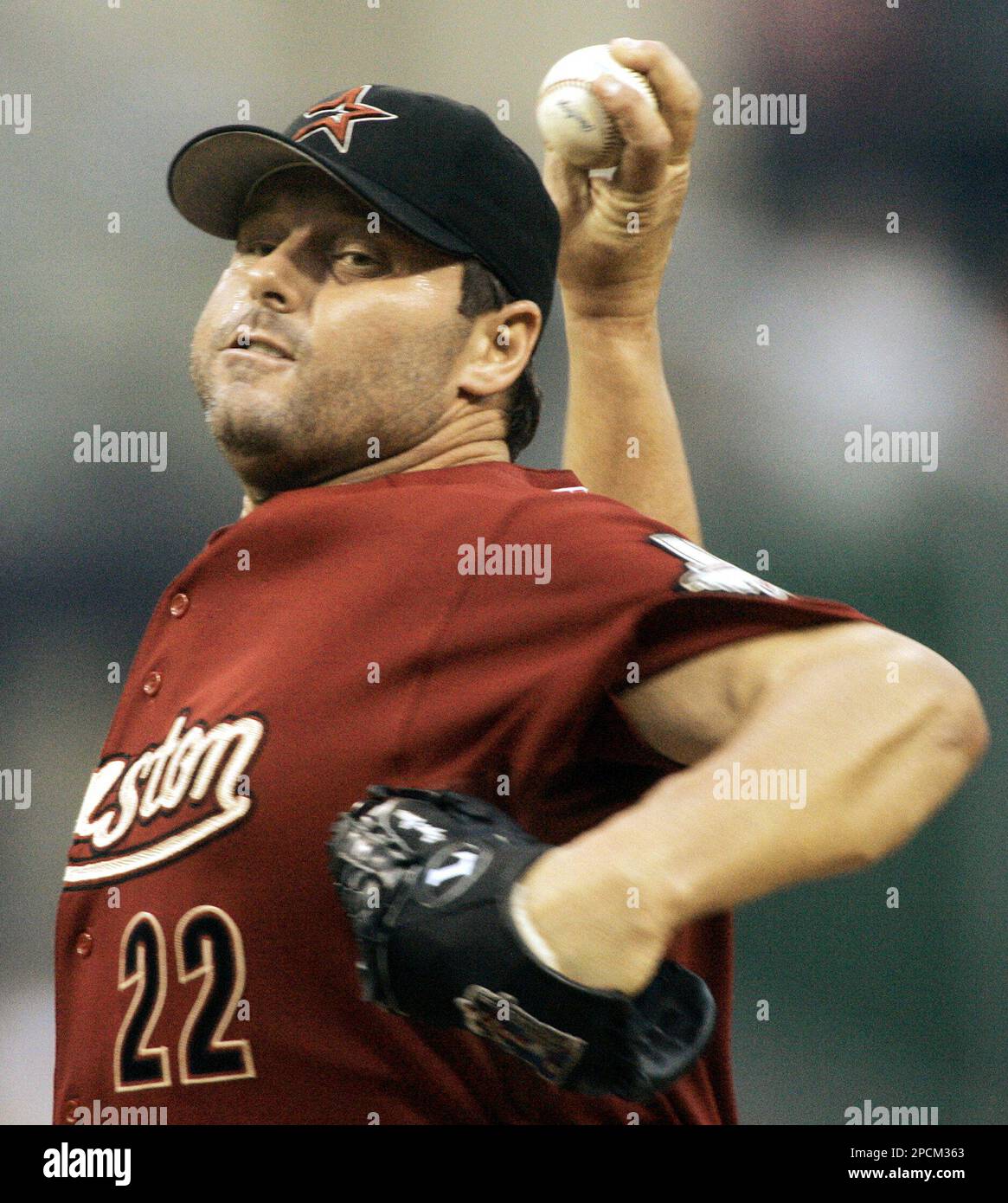 Houston Astros' Roger Clemens pitches to Pittsburgh Pirates' Joe Randa ...