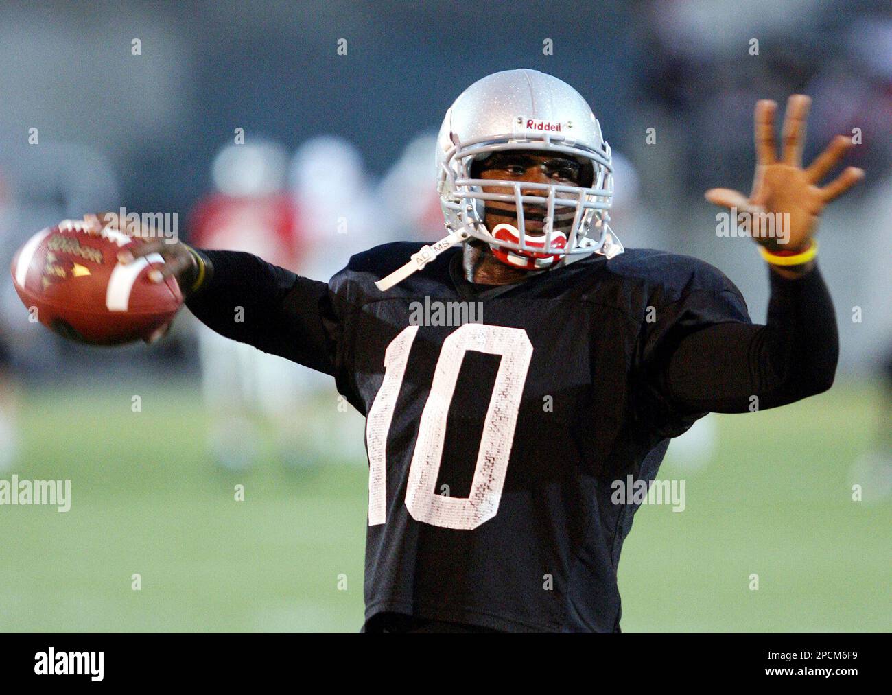 Ohio State quarterback Troy Smith gets set to throw during a night ...