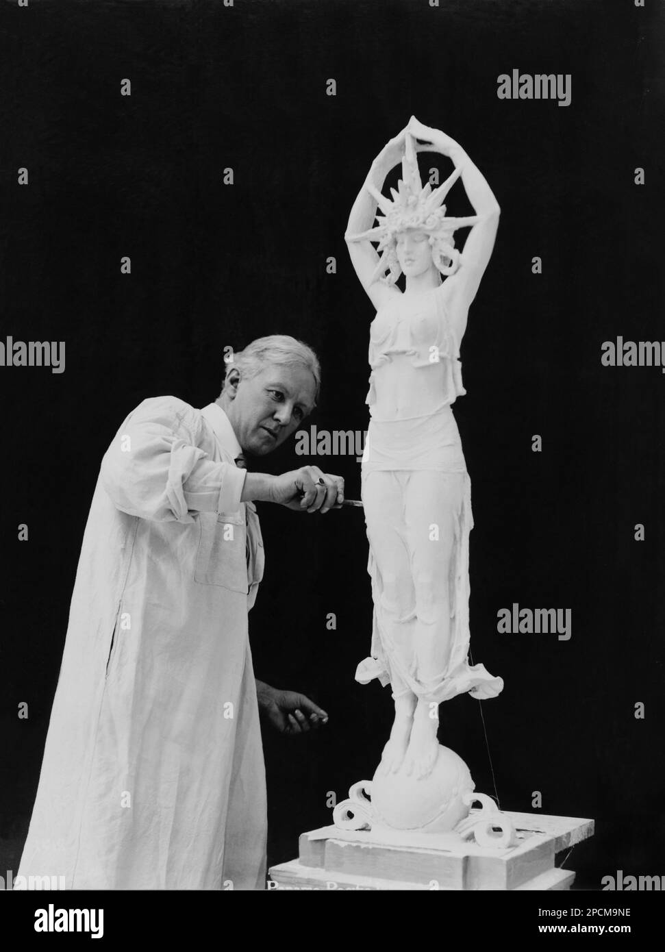 1913, USA : The american sculptor ALEXANDER STIRLING CALDER ( 1870 ...