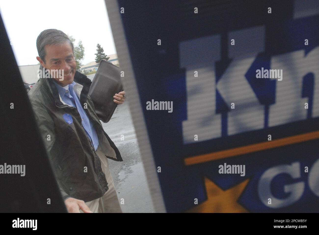 Alaska Democratic gubernatorial candidate Tony Knowles enters his ...