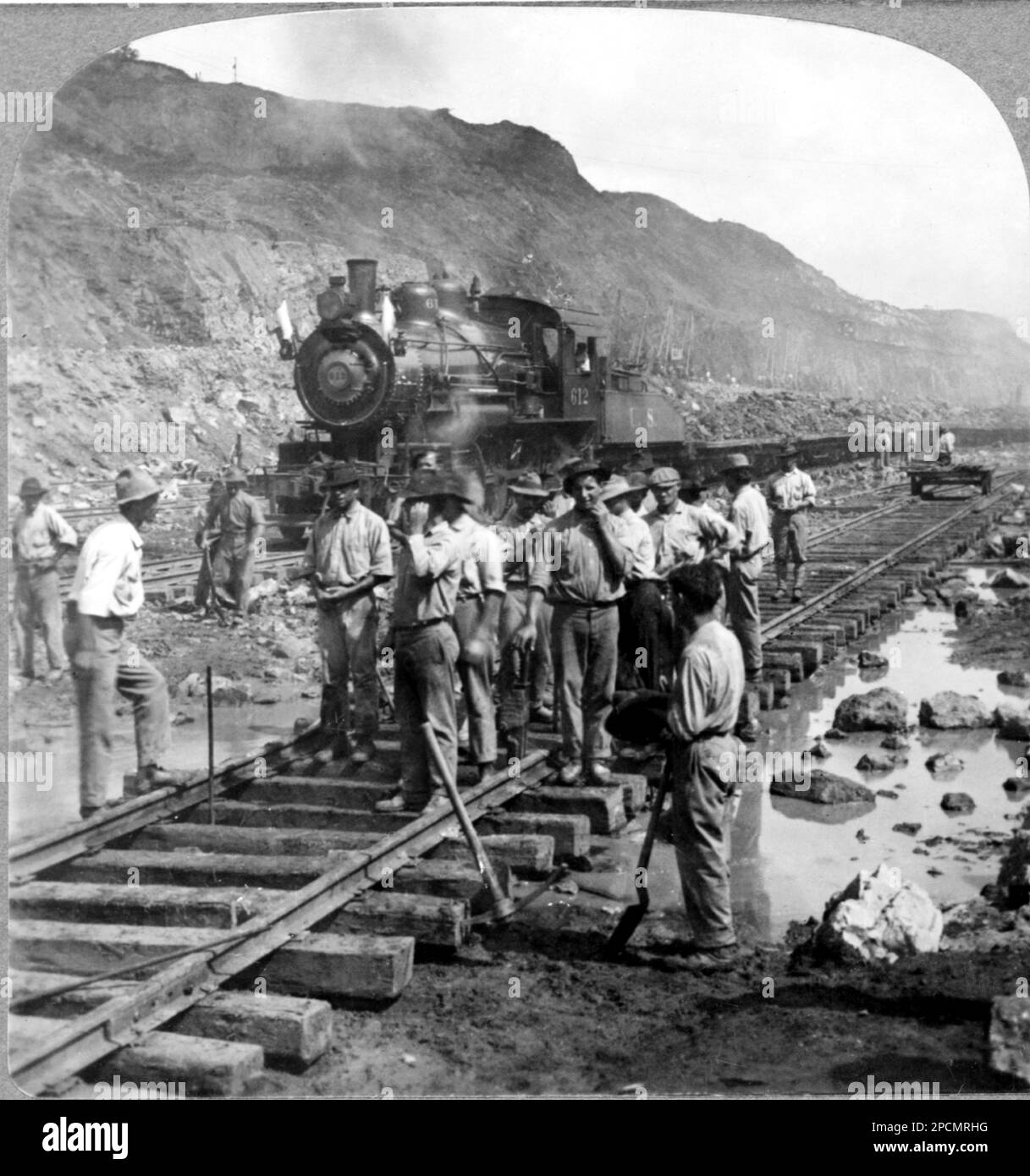 PANAMA : Spanish laborers at work in Culebra Cut and loaded train ...