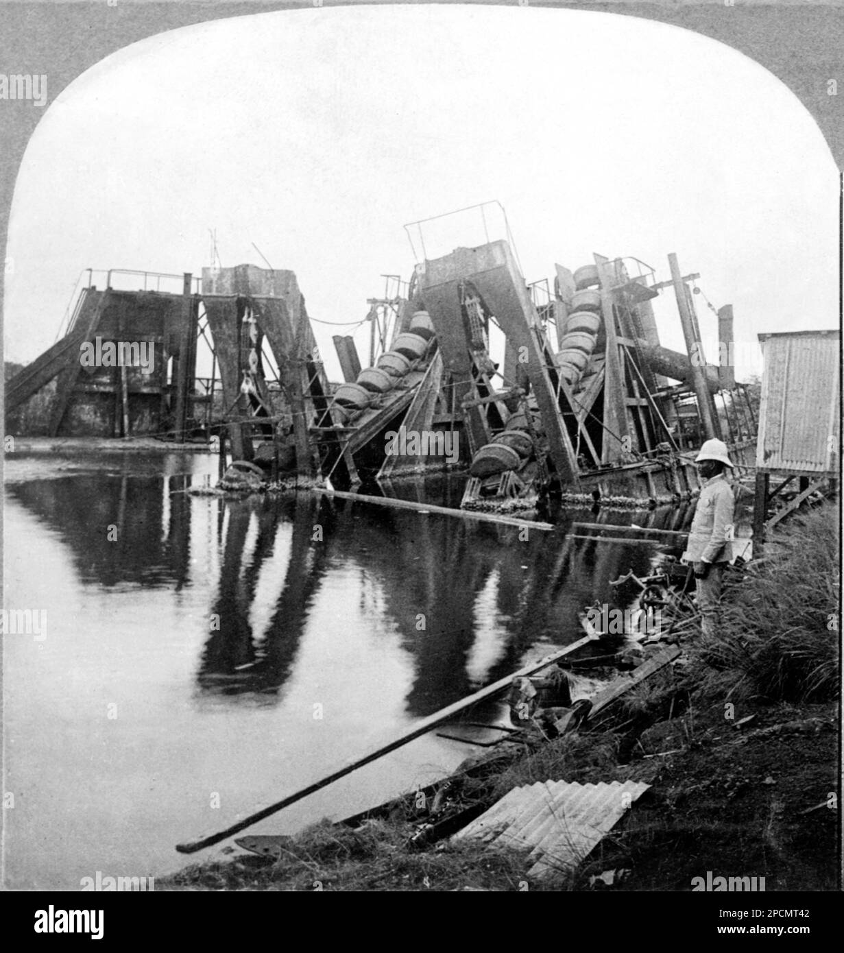 PANAMA : Abandoned French machinery on bank of Panama Canal near ...
