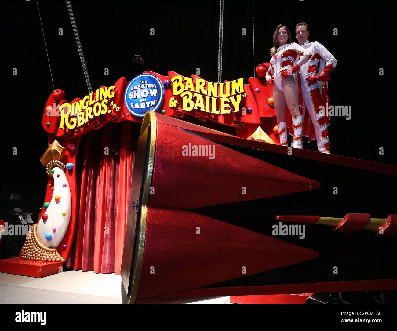 ** ADVANCE FOR WEEKEND EDITIONS AUG 19-20 ** Tina and Brian Miser stand ...