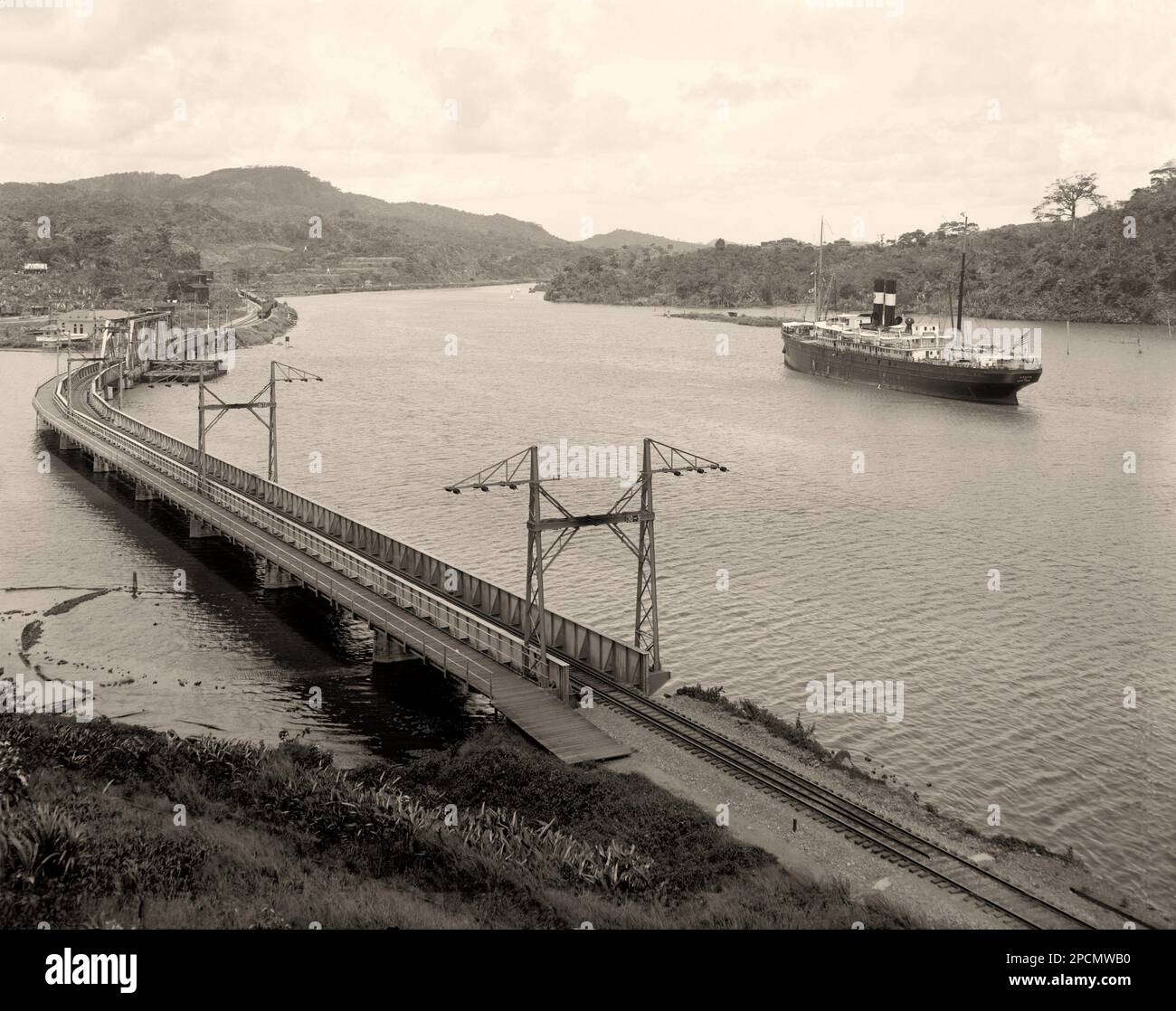 PANAMA , 1910 : Steamship passing Chagres River crossing - GEOGRAPHY ...
