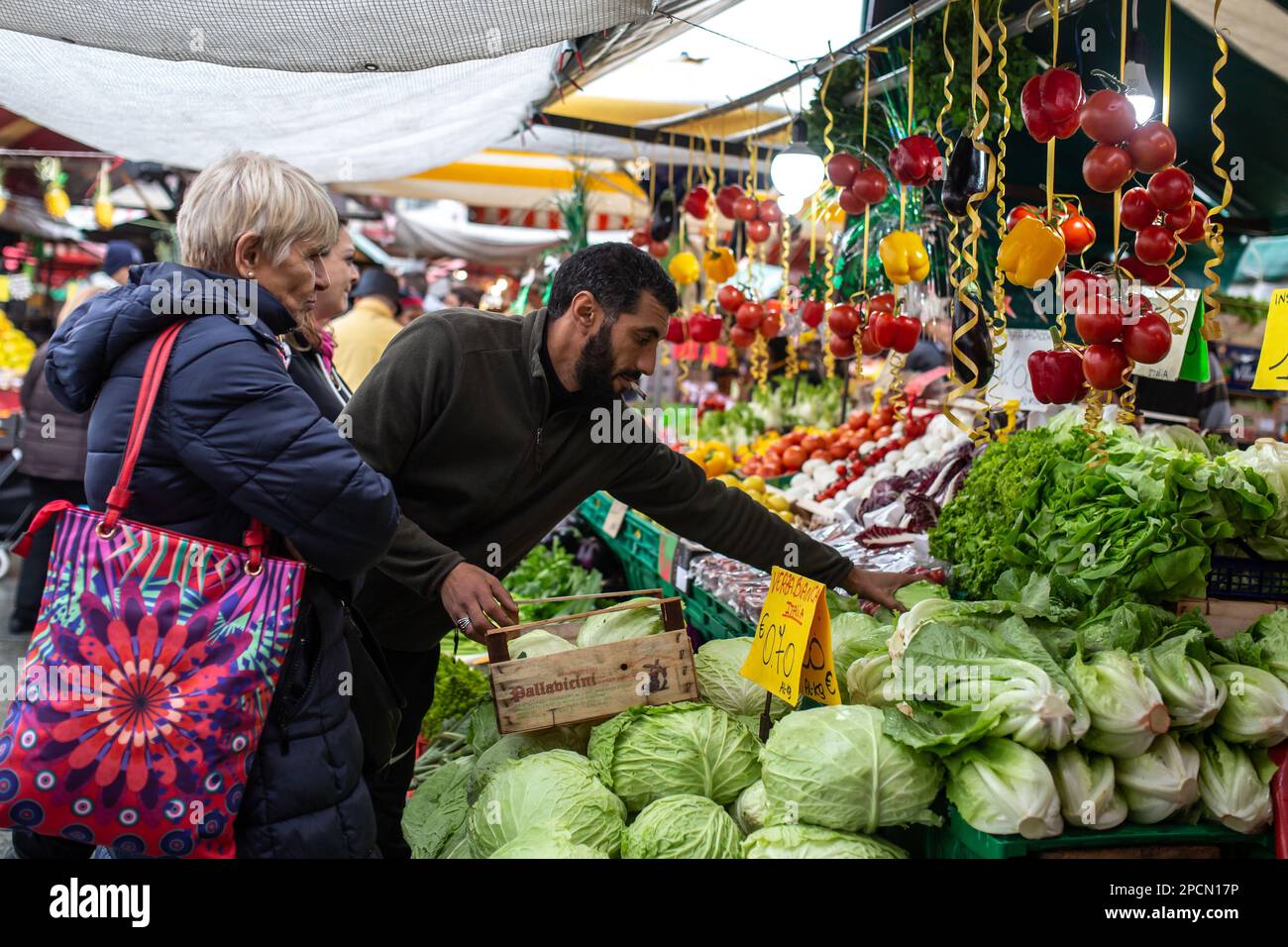 Porta palazzo turin vegetables hi-res stock photography and images - Alamy