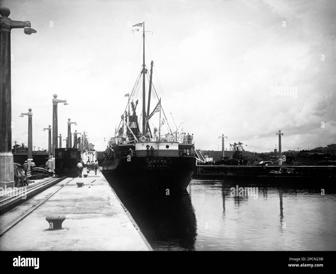 PANAMA , 1913 ca : The Panama Canal Gatun Lock - GEOGRAPHY - GEOGRAFIA ...