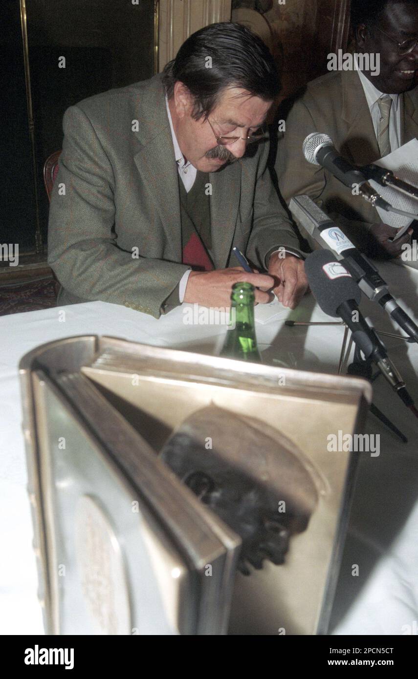 ** FILE ** German writer and Nobel Prize winner Guenter Grass is seen ...