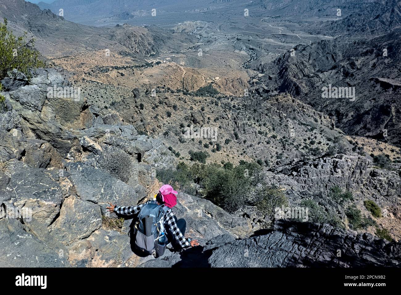Downclimbing the Hadash-Wakan route in the Western Hajar Mountains ...