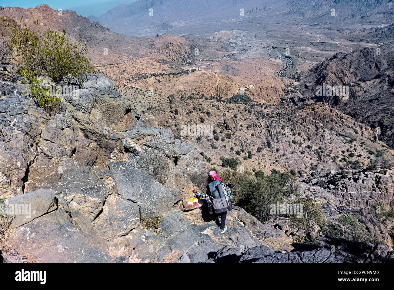 Downclimbing the Hadash-Wakan route in the Western Hajar Mountains ...