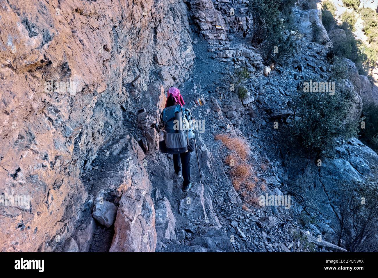 Downclimbing the Hadash-Wakan route in the Western Hajar Mountains ...