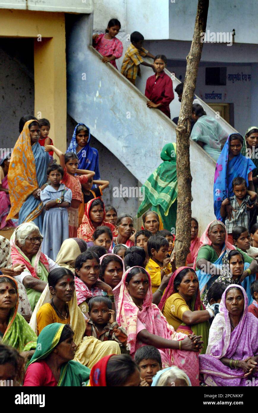 Women from Digras and Cholakha villages, which were affected by floods ...