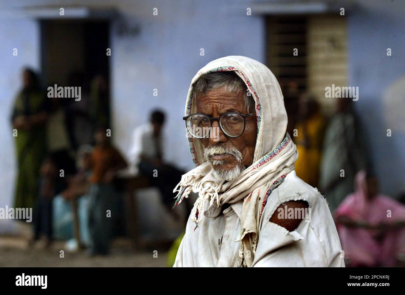 People from Digras and Cholakha villages, which were affected by floods ...