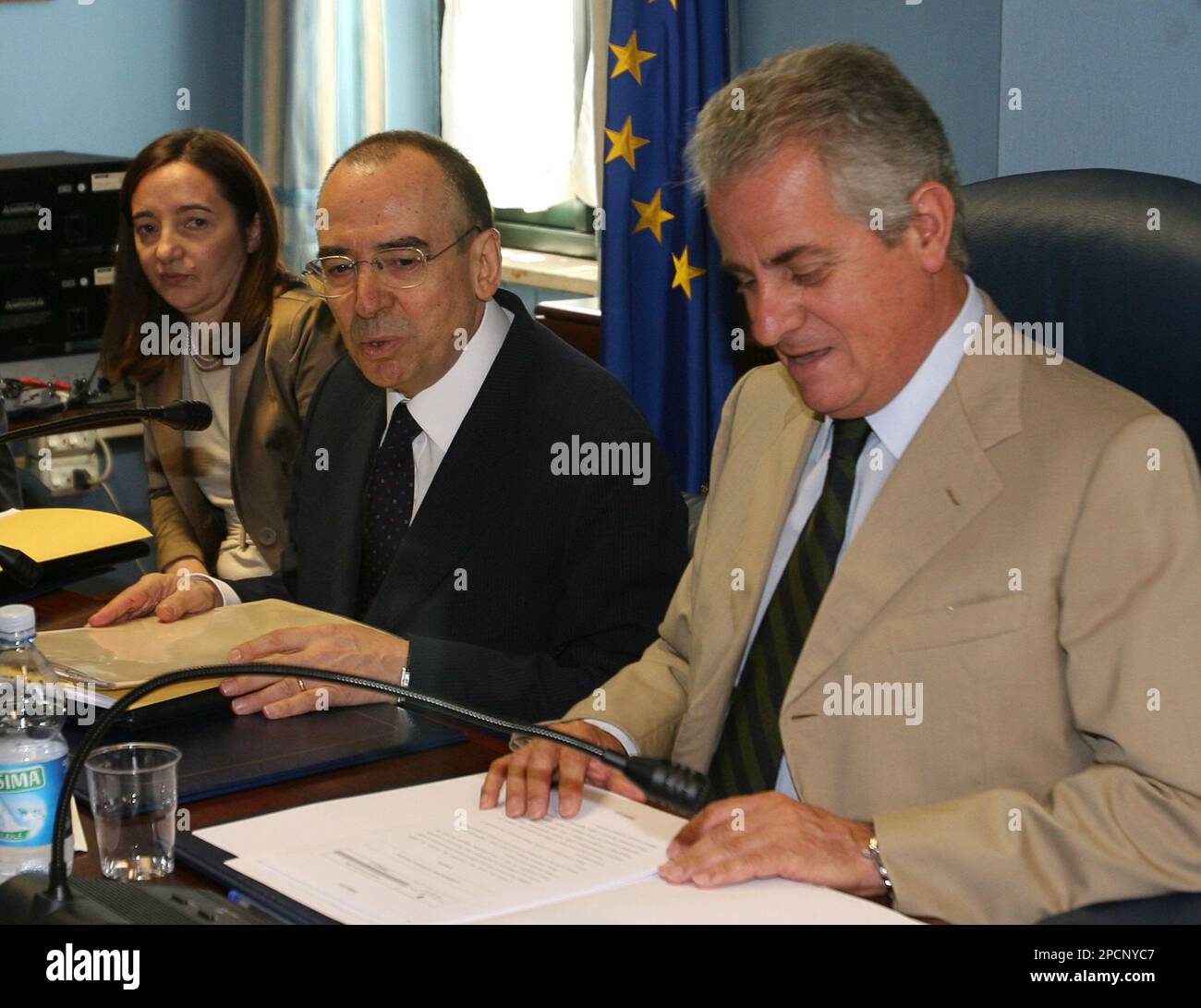 Head of SISMI Italian Military intelligence Nicolo' Pollari, center ...
