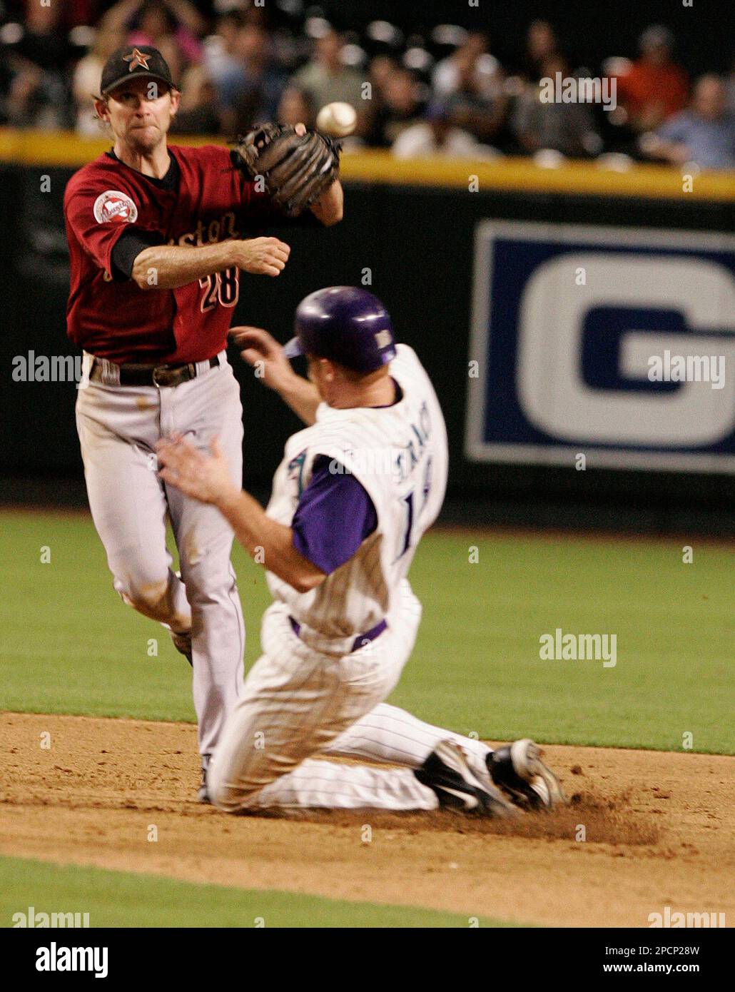 Houston Astros shortstop Adam Everett, left, forces Arizona ...