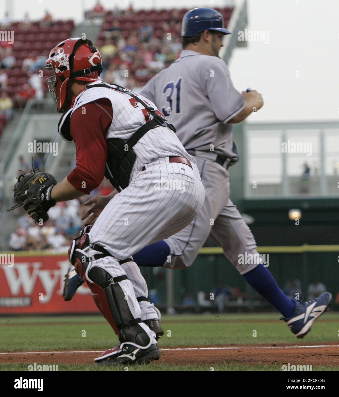 Los Angeles Dodgers' Brad Penny, right, scores past Cincinnati Reds ...