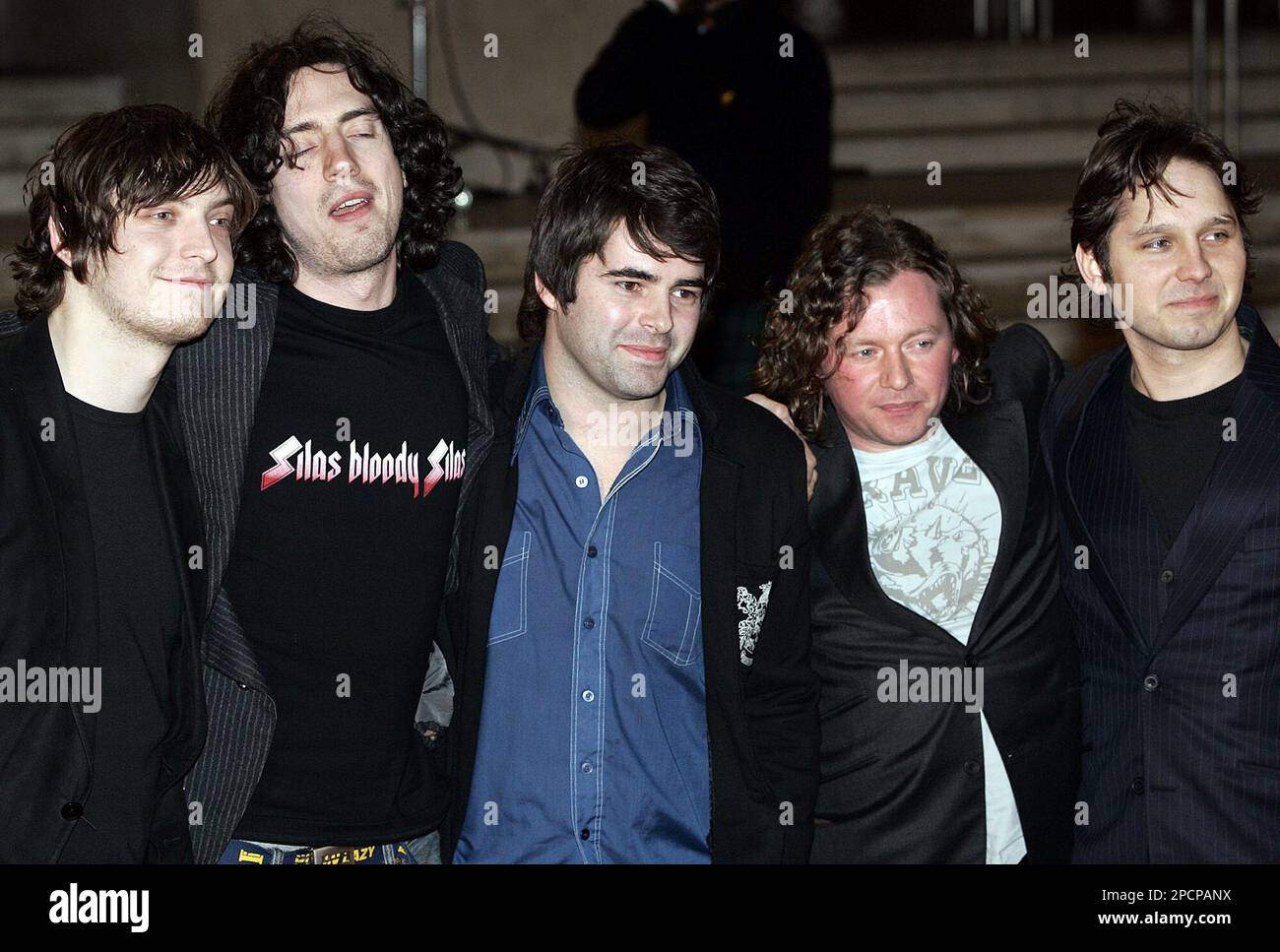 ** ARCHIV ** Die britische Band Snow Patrol, aufgenommen in London am 9 ...