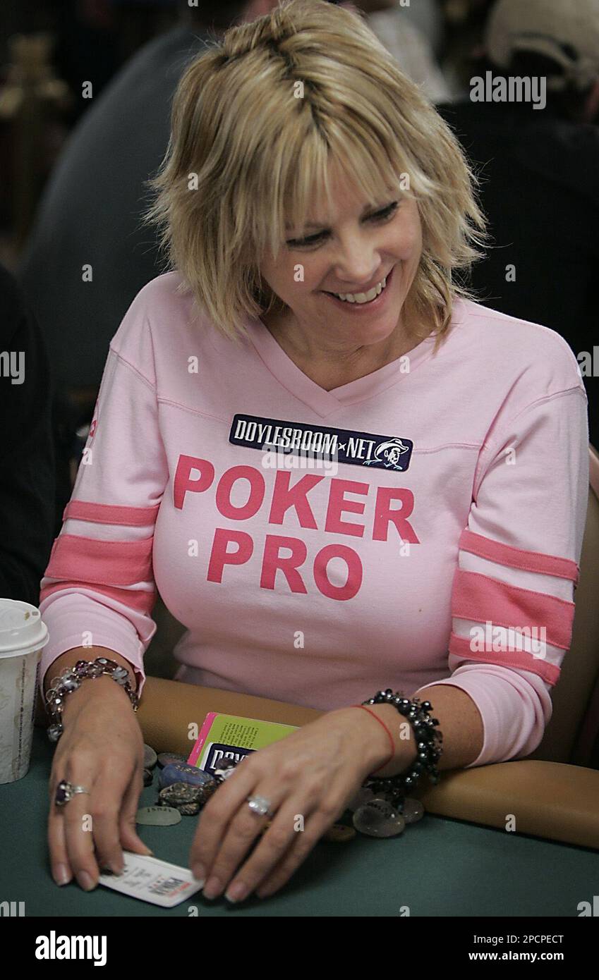 Cyndy Violette smiles while playing a hand on the final start day at ...