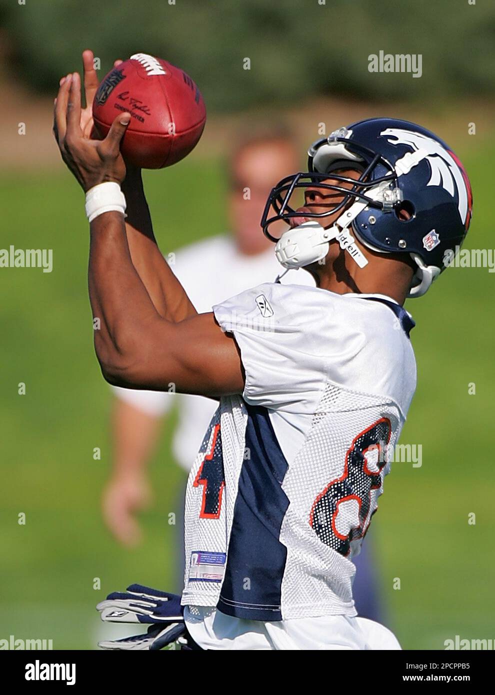 Denver Broncos wide receiver Javon Walker pulls in a pass during the ...