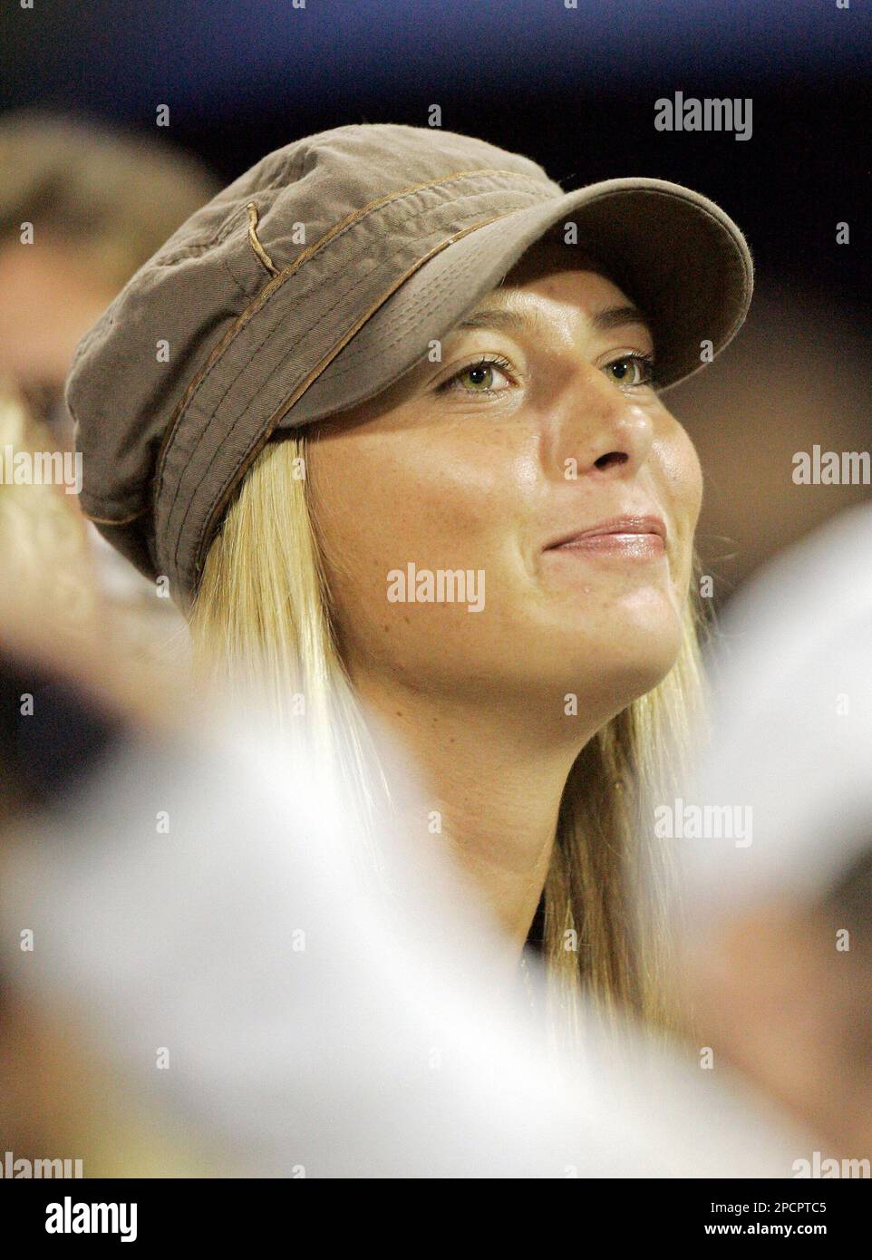 Maria Sharapova watches Andy Roddick play Scott Oudsema during their ...