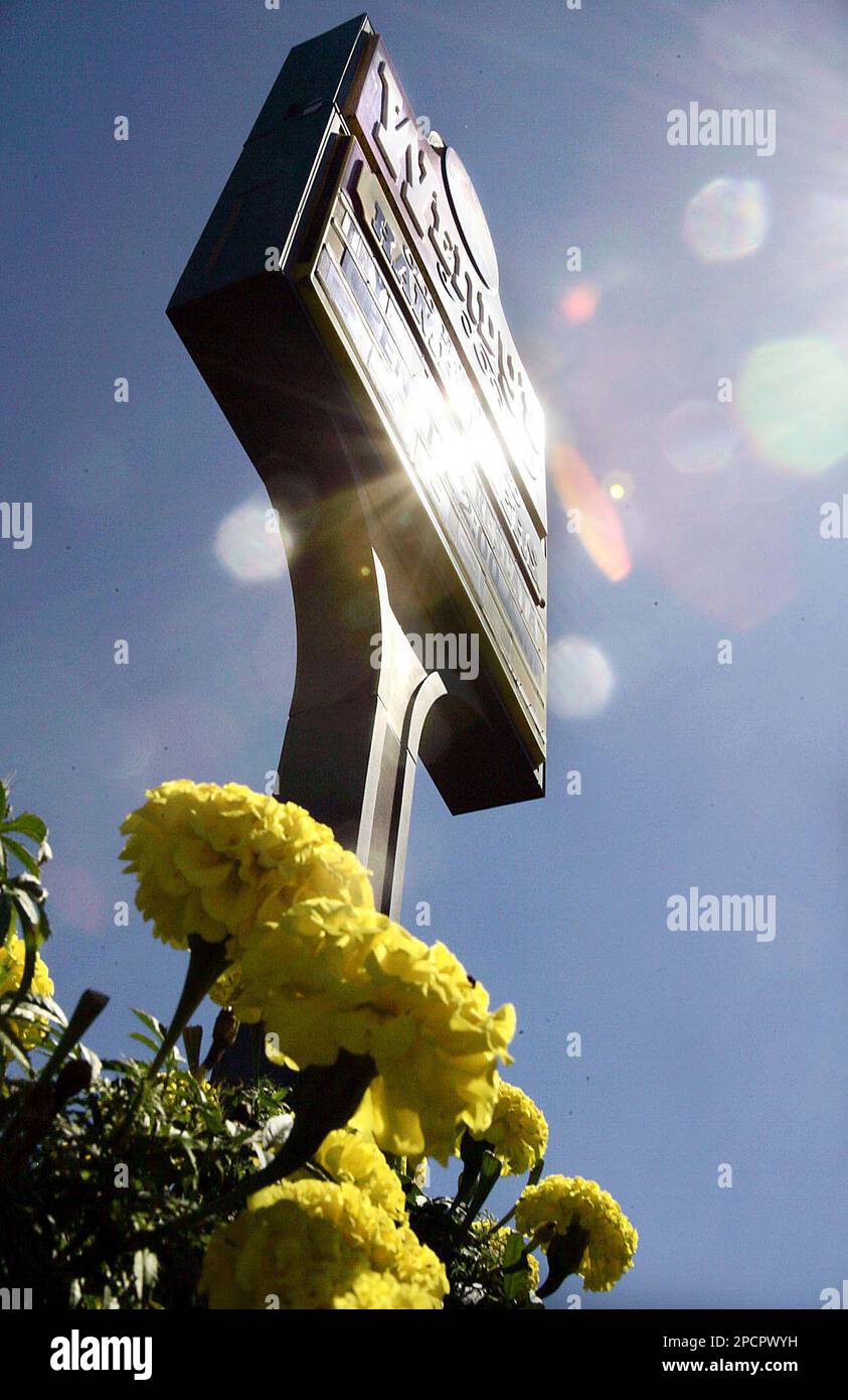 Sunlight glinhts off a Wendy's sign in Gresham, Ore., Wednesday, July ...