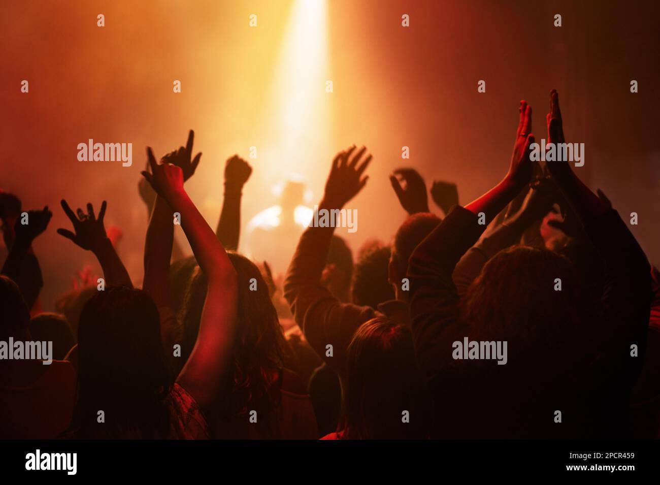 Adoring concert crowd hi-res stock photography and images - Alamy