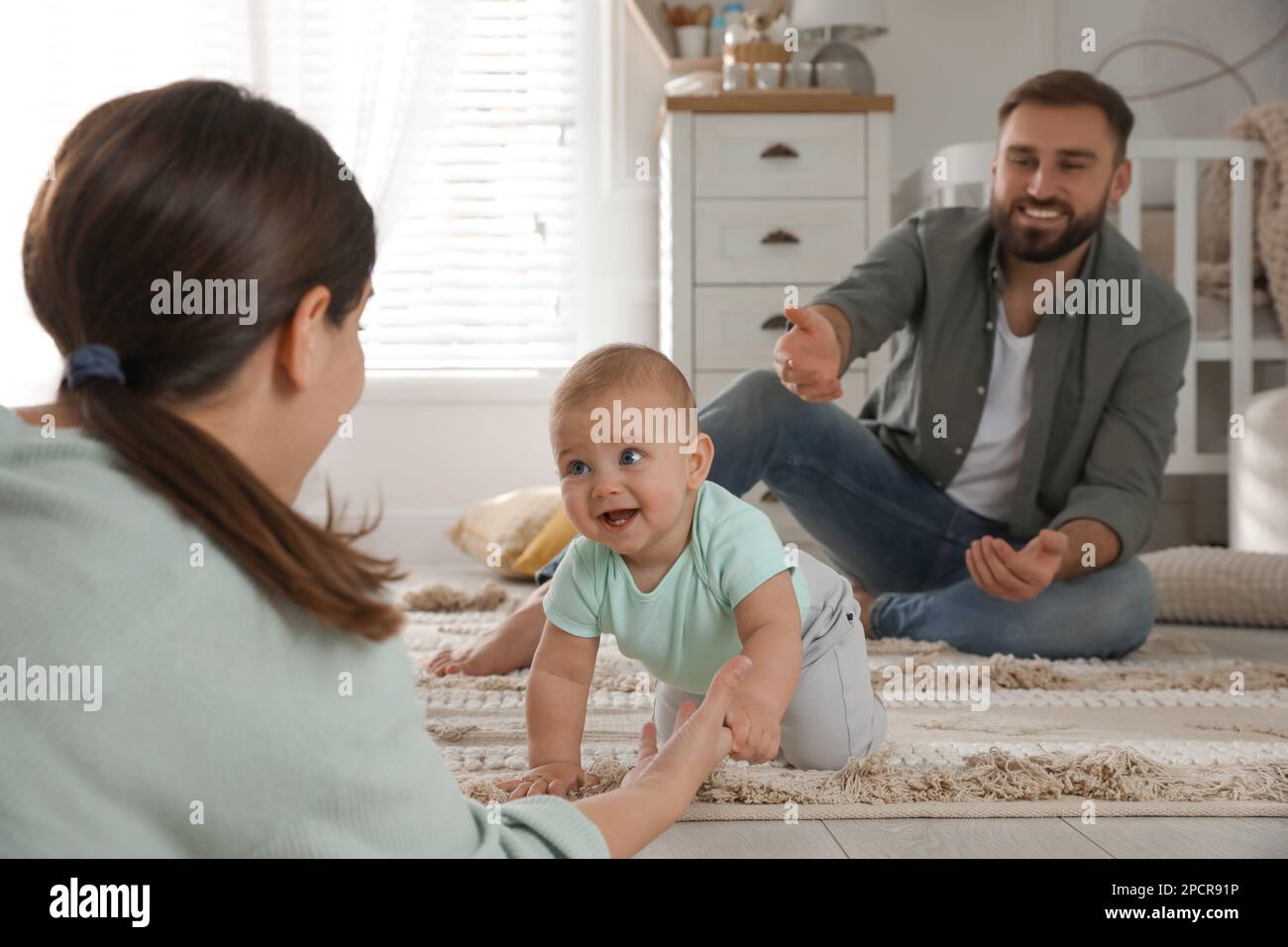 Helping mama hi-res stock photography and images - Alamy
