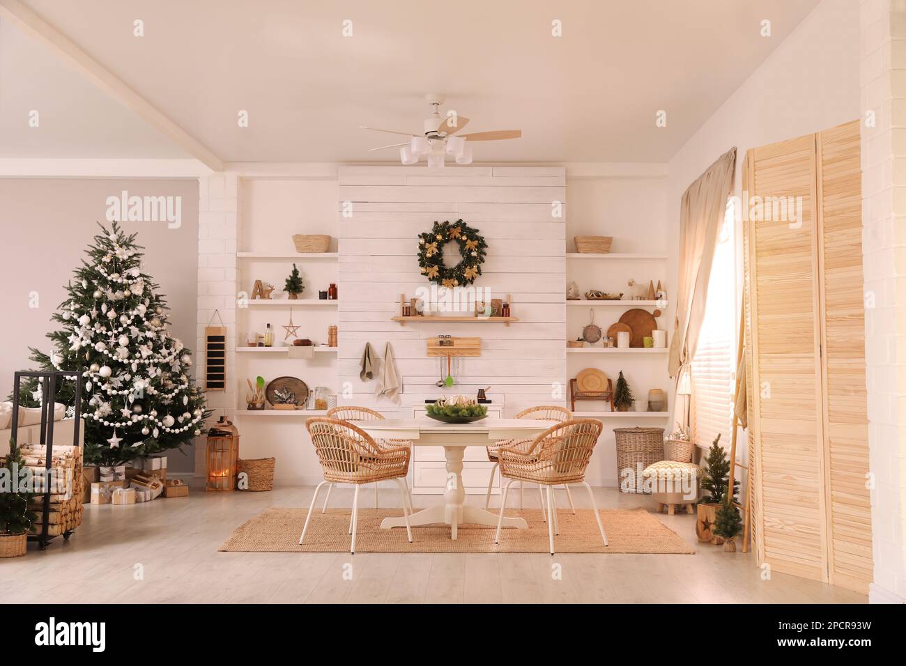 Christmas dining room tree traditional hi-res stock photography and ...