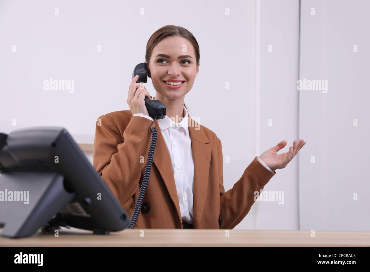 Hotel receptionist female service staff hi-res stock photography and ...