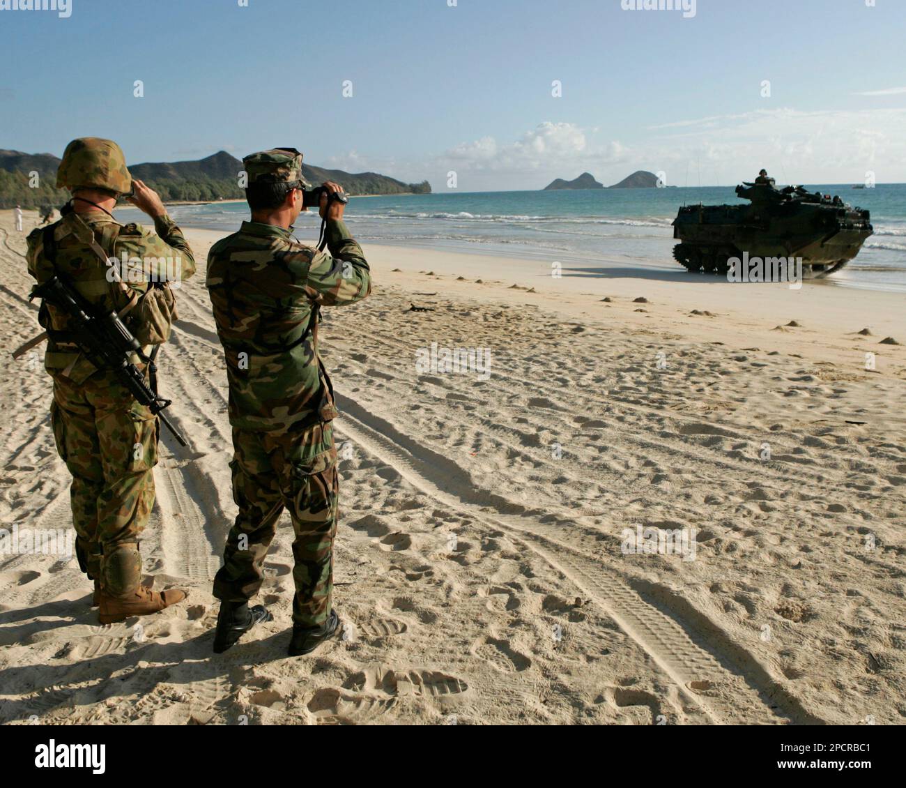 Australian Navy Chief Petty Officer Matt Hanrahan, left, and U.S. Navy ...