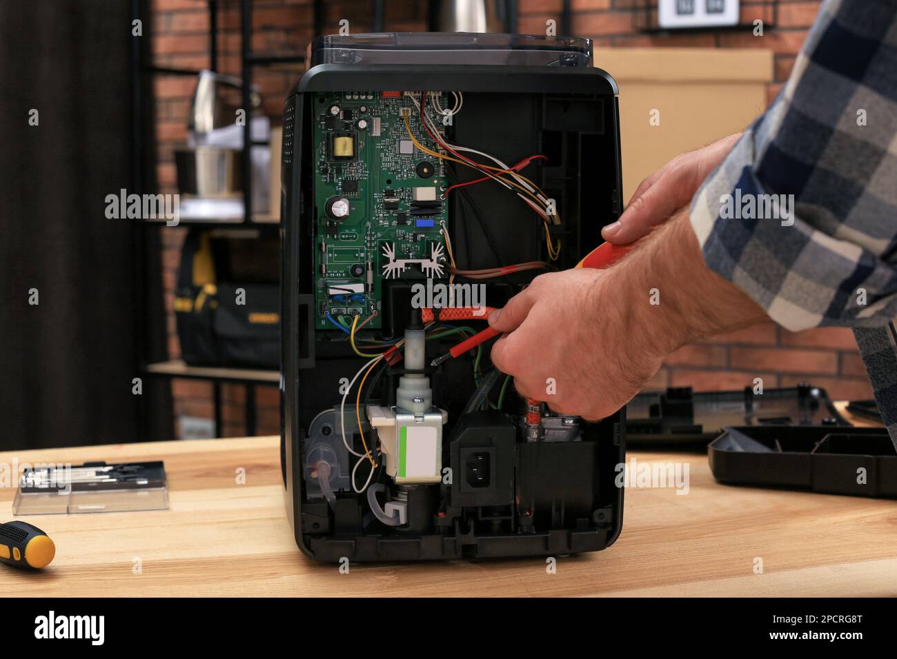 Man fixing coffee machine hi-res stock photography and images - Alamy