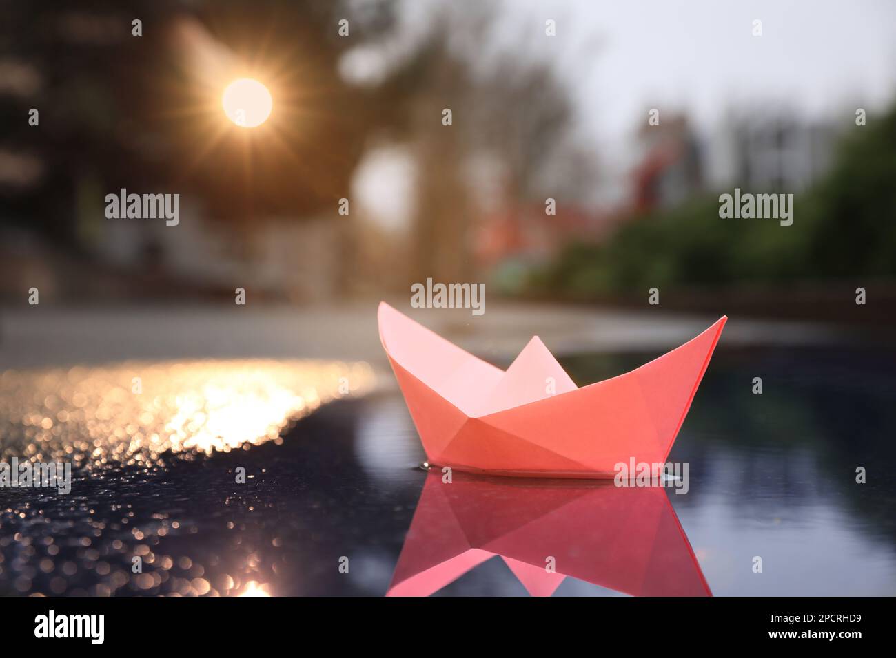 Paper boat in sun hi-res stock photography and images - Alamy
