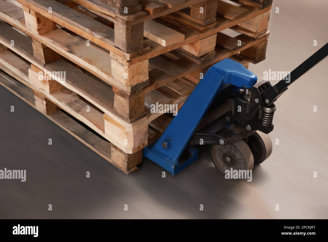 Modern manual forklift with wooden pallets, closeup Stock Photo - Alamy