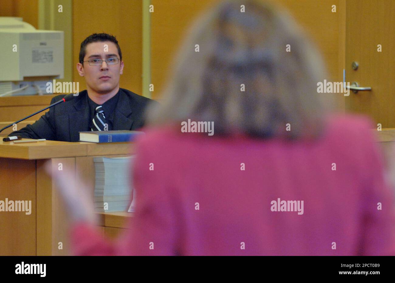 Defense attorney Laurie Shanks, right, cross examines Jason Novak, in ...