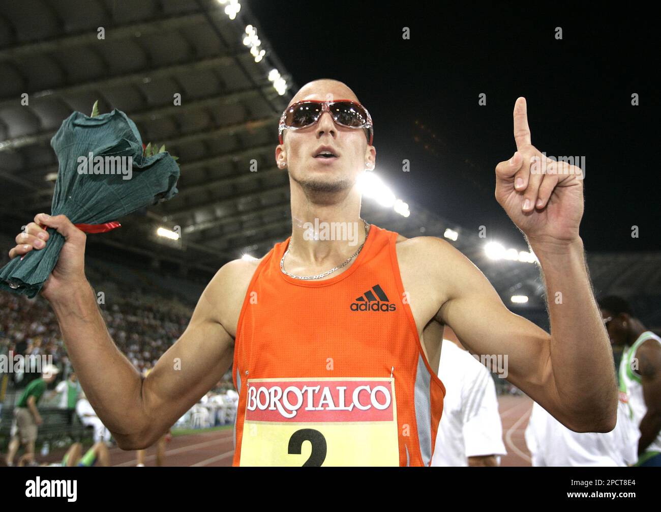 Jeremy Wariner of the US celebrates after winning the men's 400m at the ...