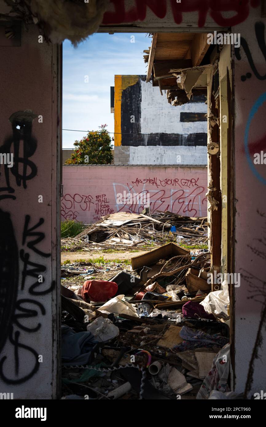 Abandoned and decaying urban building Stock Photo - Alamy