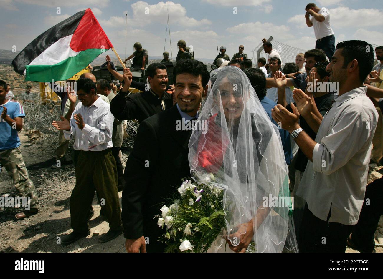 Palestinian Mansoor Mansoor, 29, and his wife, American of Palestinian ...