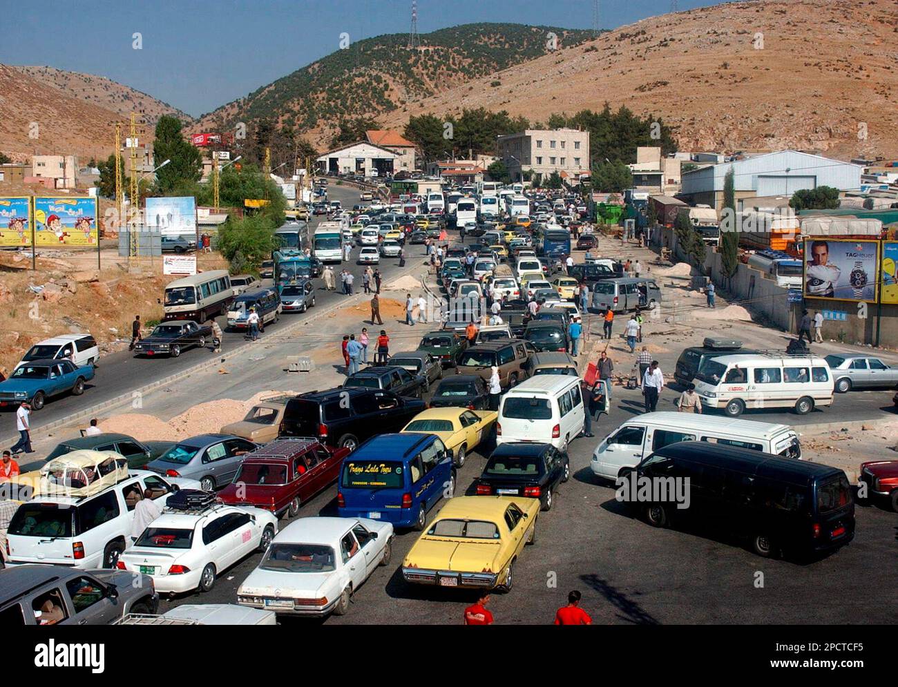 Vehicles clog the Masnaa border between Lebanon and Syria on the ...
